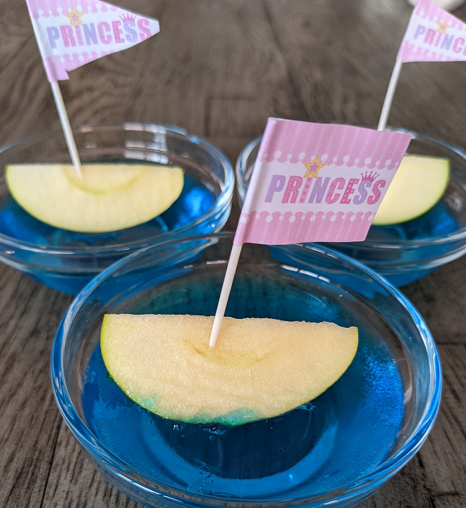 Easy DIY Outdoor Water Party in the Backyard – Decorations, Food ...