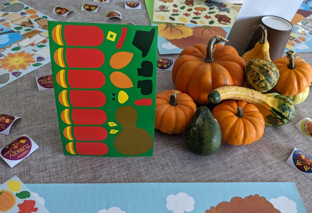 Fun, Easy, & Inexpensive Kid Friendly Thanksgiving Tabletop Ideas ...